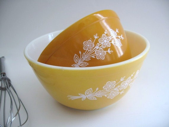 Pyrex Mixing Bowls made by Corning in USA Set of Small by Klassic