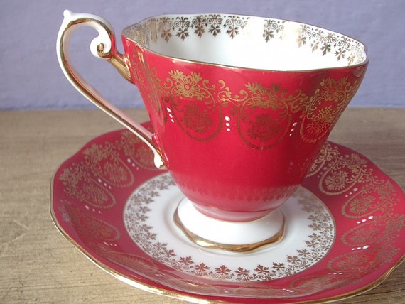 This tea turns red when you steep it ! : r/tea