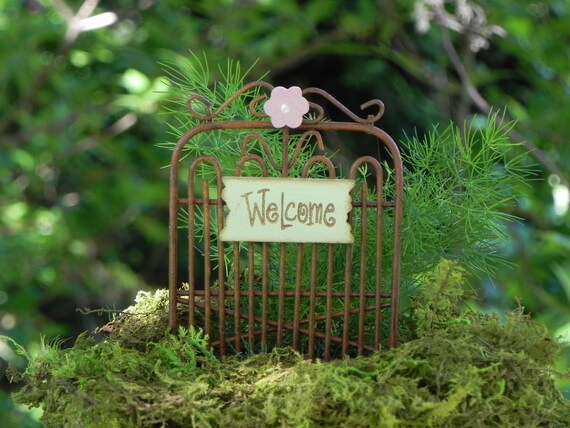 Fairy Garden Gate rusty with green welcome with pink flower