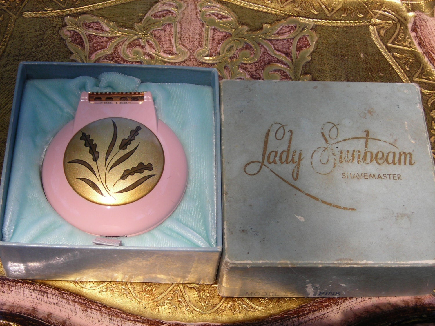 vintage 1950s Lady Sunbeam Shavemaster electric shaver for