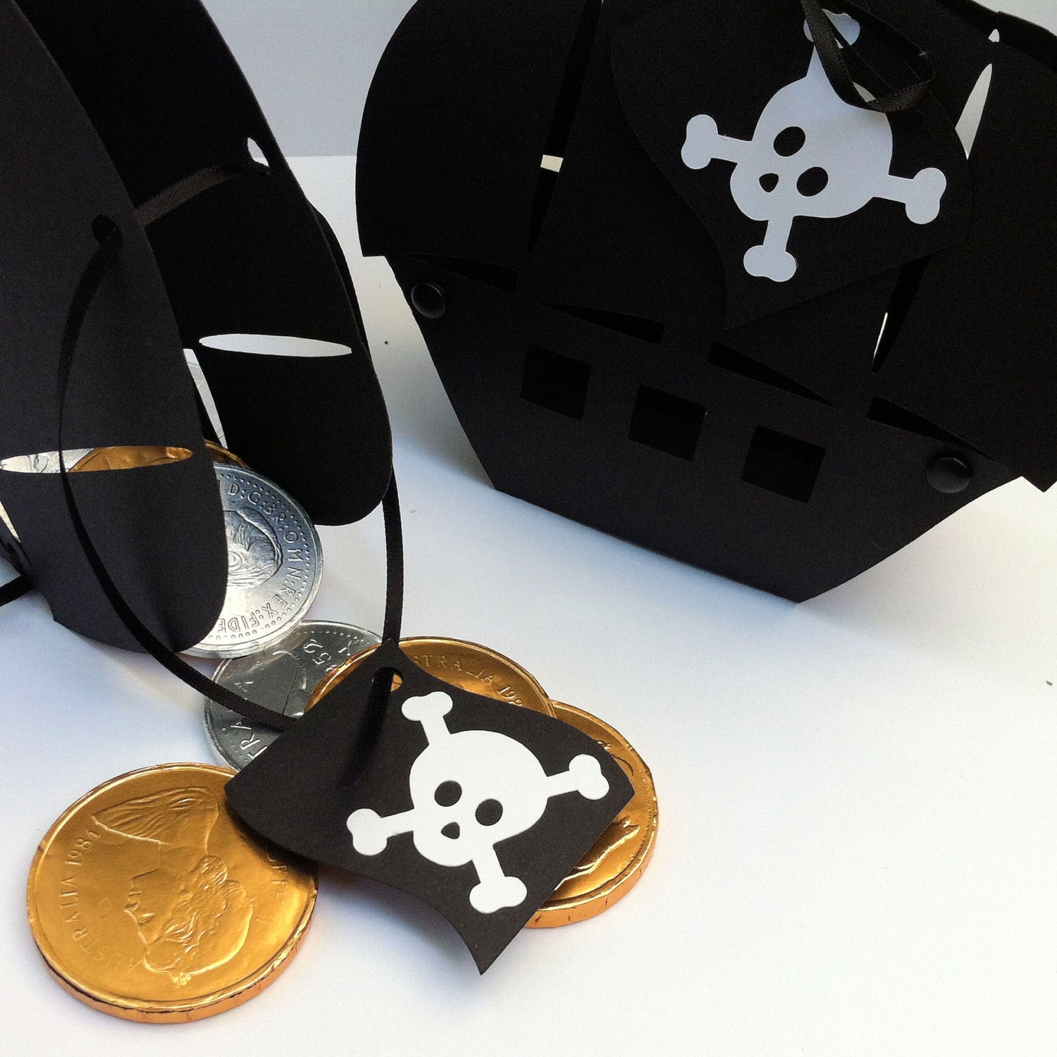 Pirate Boat gift boxes. Birthday party gifts favors. Pirate