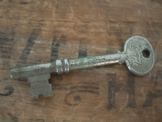 Items similar to Skeleton Key Antique Vintage Aged Metal Rustic Earle ...