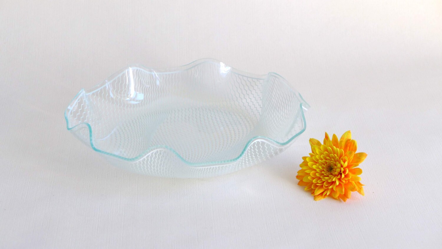 Vintage glass bowl with geometric pattern – Haute Juice