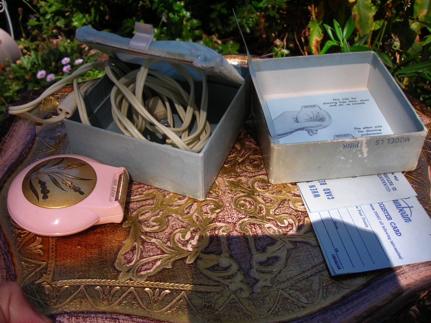 vintage 1950s Lady Sunbeam Shavemaster electric shaver for