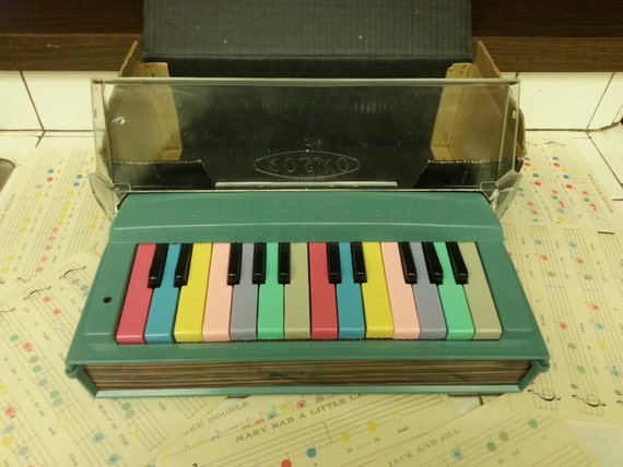Design Swag | Love, love, love this rainbow vintage child’s...