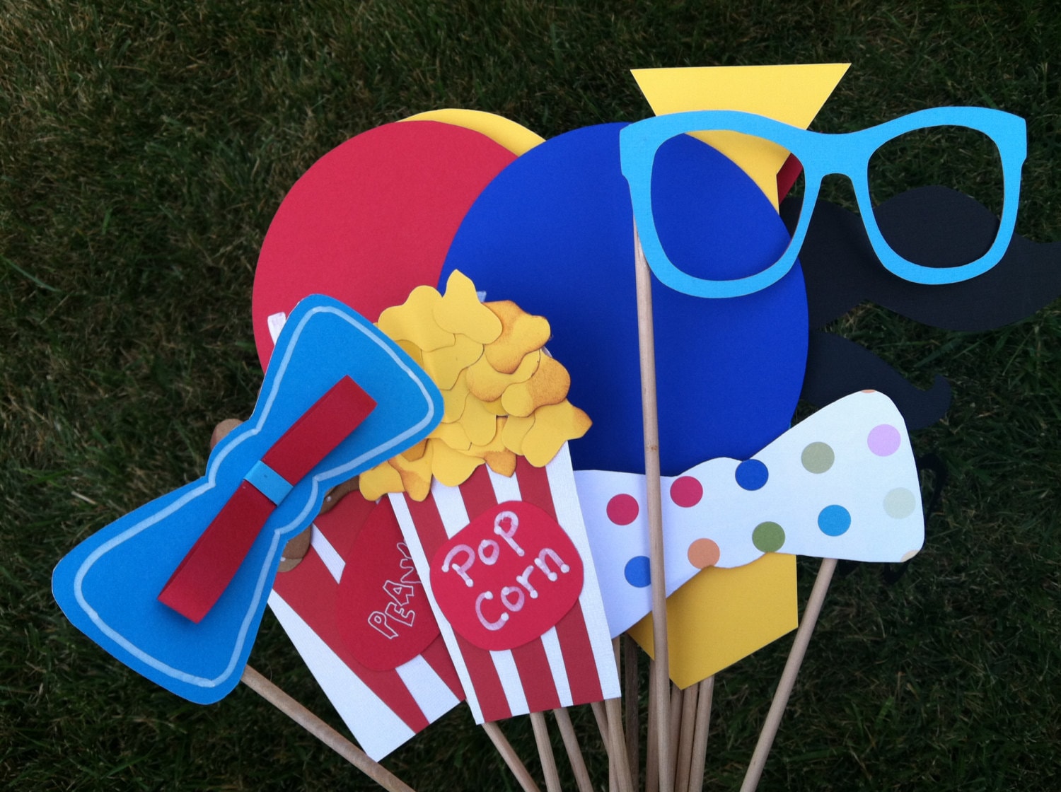 CIRCUS photo booth props for kids birthday parties fun clown