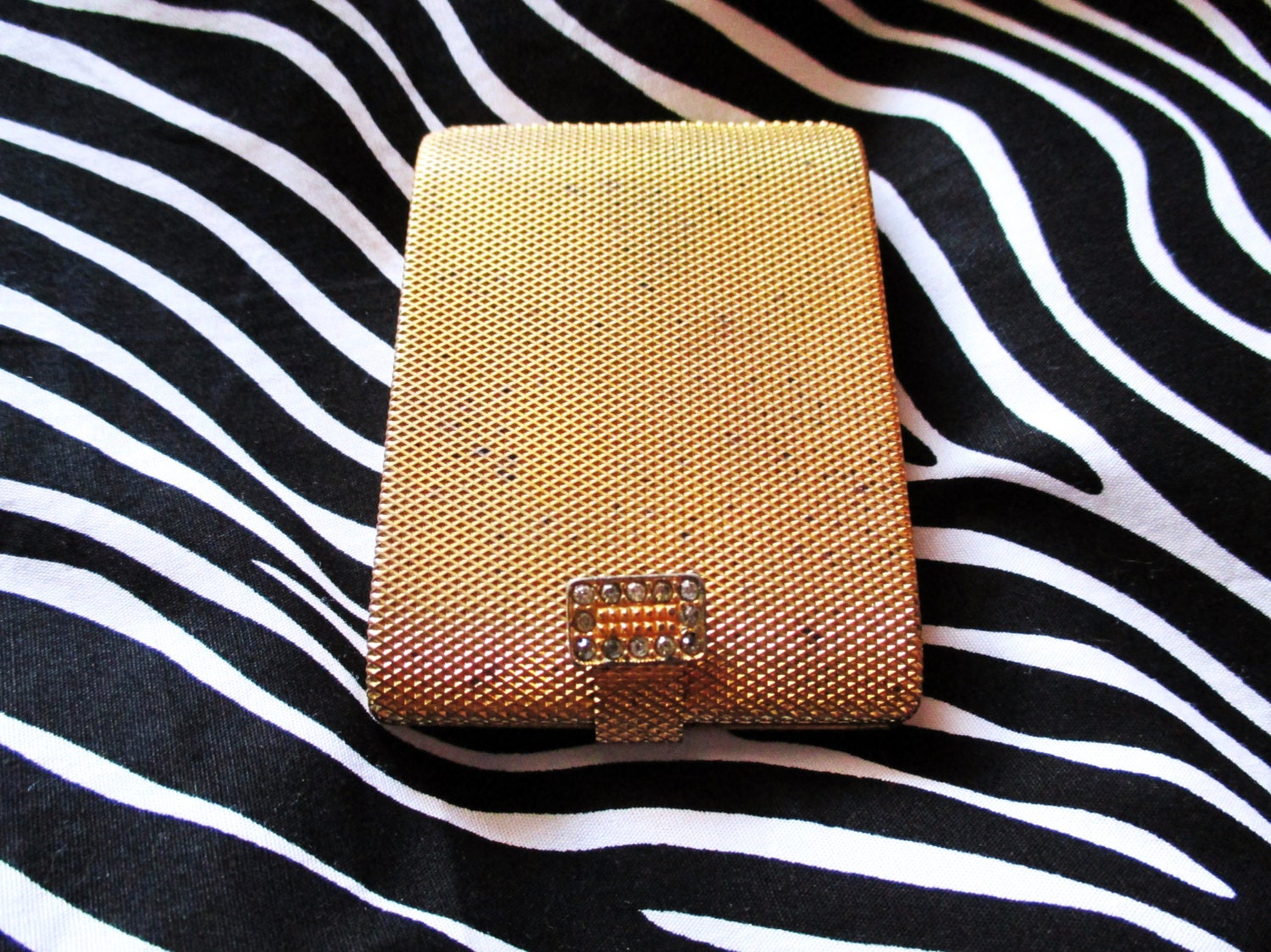 Vintage Gold Compact with Rhinestone Latch – Haute Juice