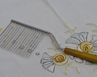 Bakelite Cake Breaker, Swirled Pea Soup &Butterscotch Cake Comb ...