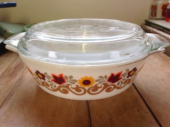 Vintage Pyrex Briarwood patten Dutch oven/Casserole with lid
