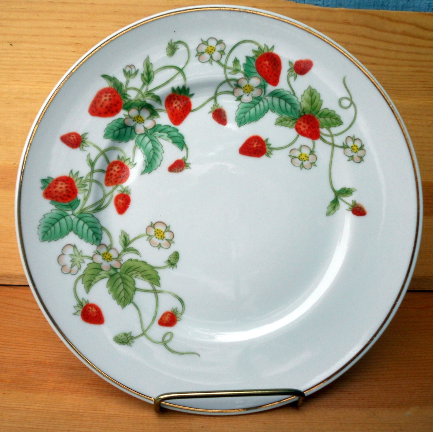 Avon Strawberry Plate – 1978 – Haute Juice