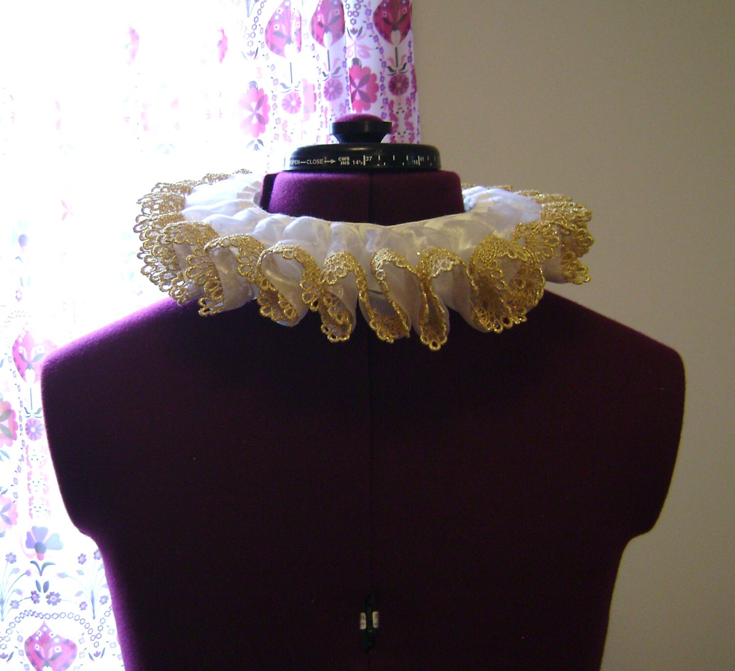 CLEARANCE 50% off Gold Lace Neck Ruff