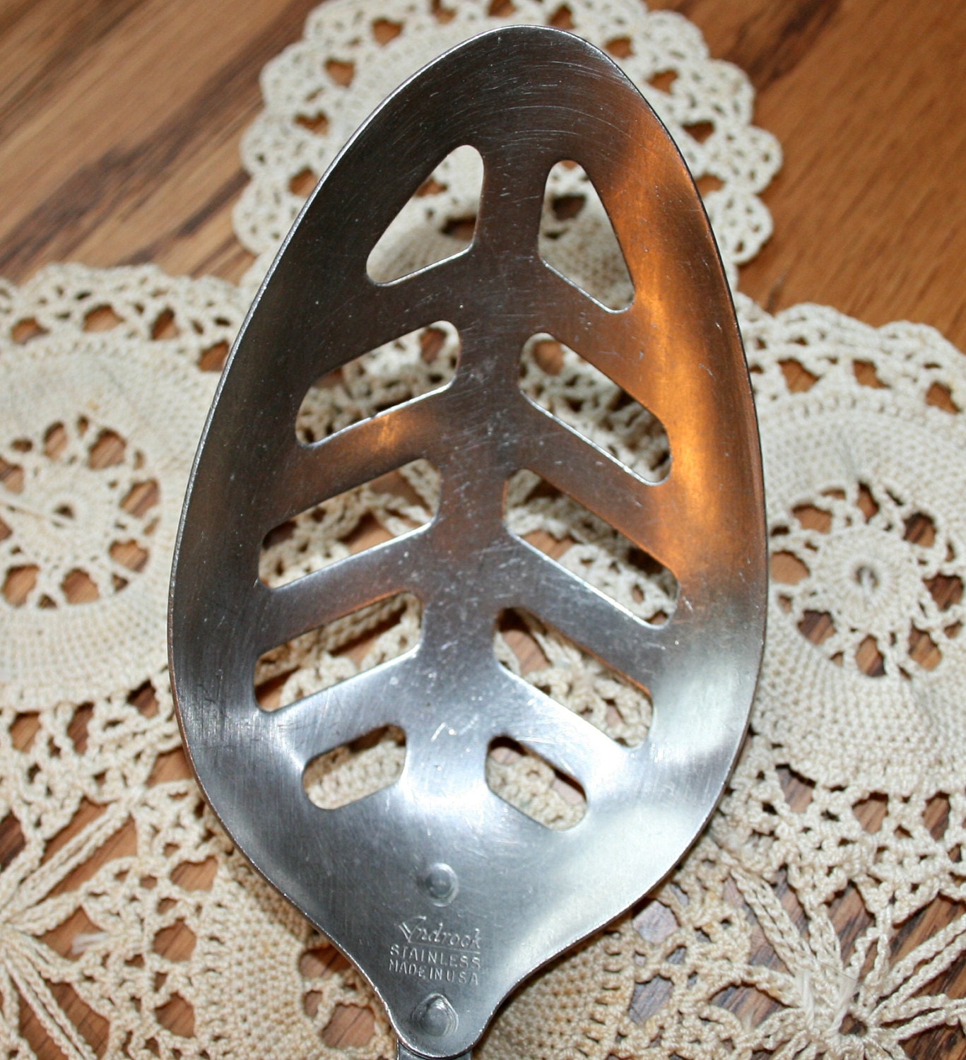 Androck Slotted Spoon, Ribbed Bakelite Bullet Handle – Haute Juice