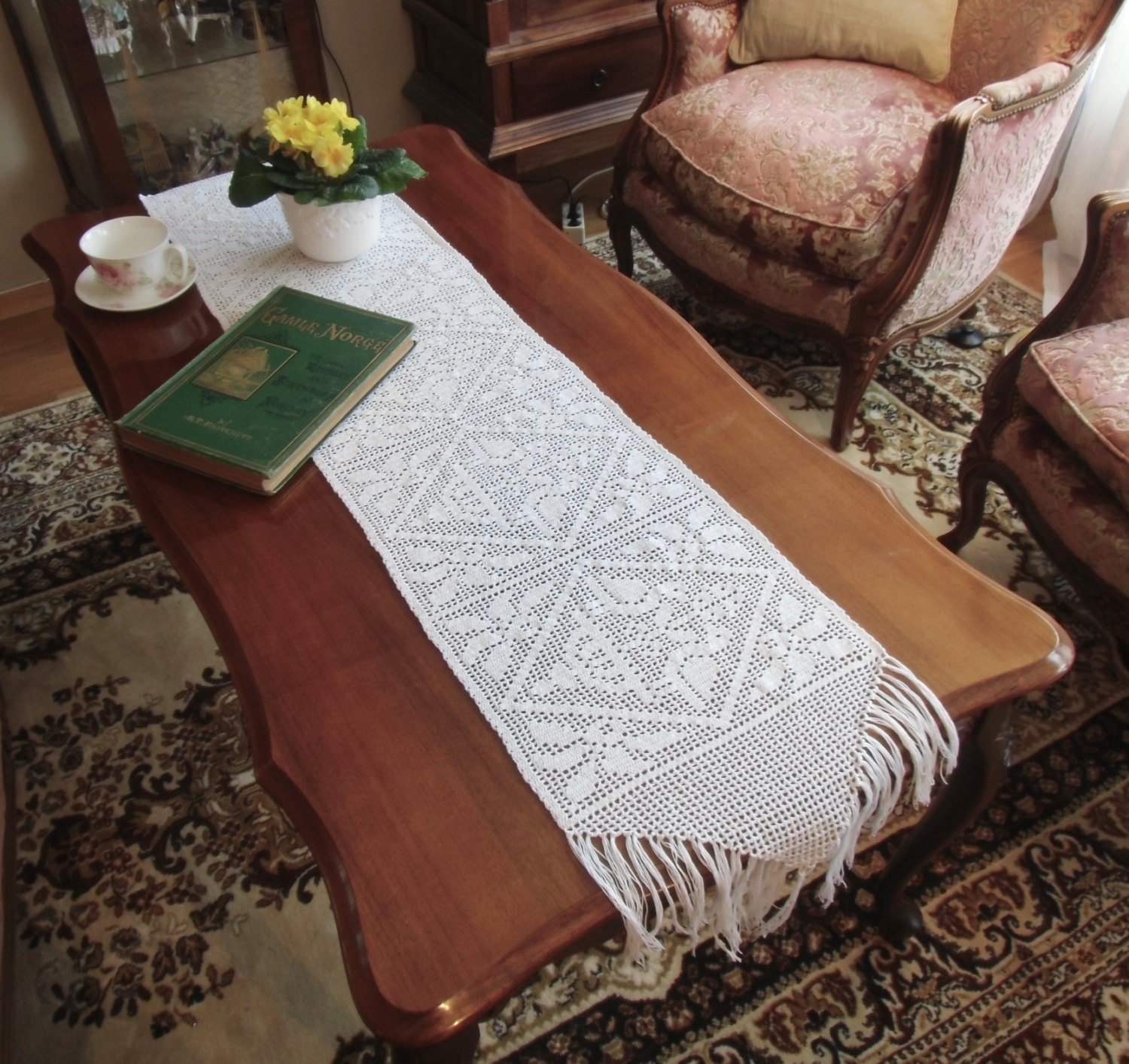 Little bird runner. Filet crochet pattern Instant download