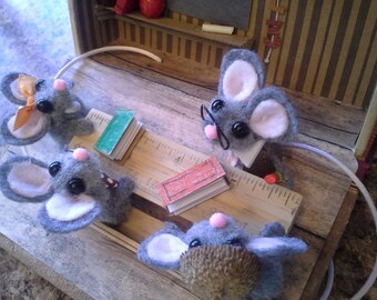 Popular items for mice finger puppets on Etsy