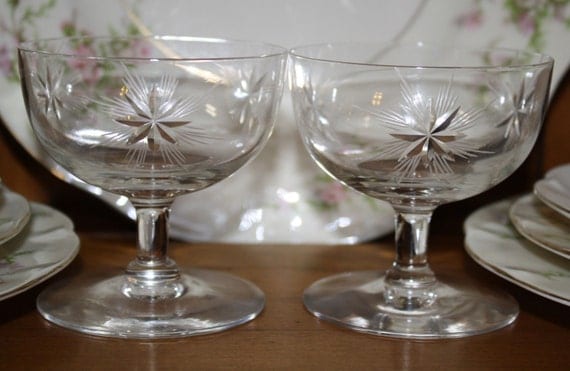 Pretty Vintage Starburst Etched Sherbet Glasses Pair 1950s