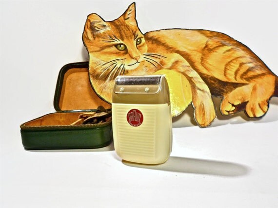 Items similar to vintage Electric razor Braun 300 Deluxe 1950s-eletric ...