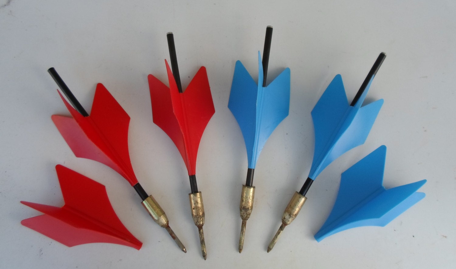 Vintage Regent Jarts Lawn Darts 2-Red 2-Blue 1 Extra Blue