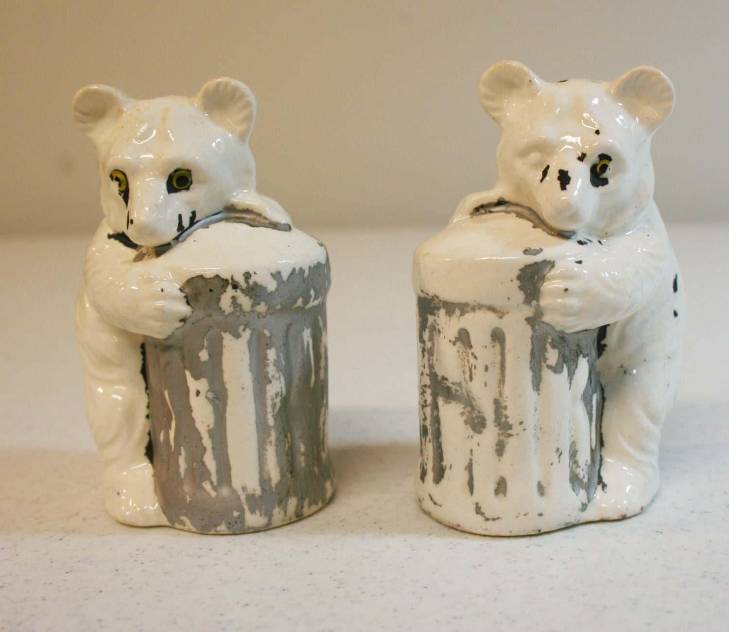 Yellowstone Park bears-trash can diver salt and pepper shakers-chippy ...