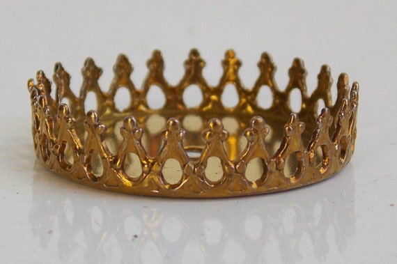 Vintage brass crown plate 23mm jewelry making by LeVieuxGrenier