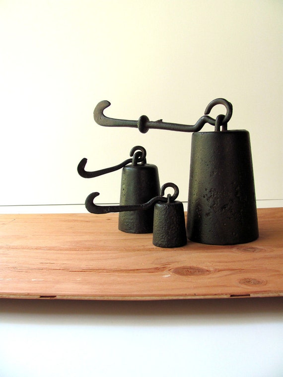 Vintage Cotton Scale Weights Industrial Set Cast Iron Beam Pea
