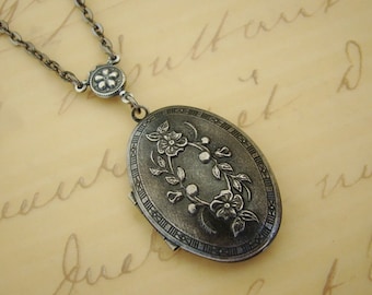 Gothic locket | Etsy