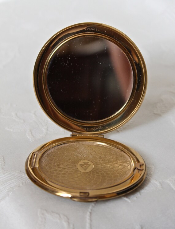 Kigu Compacts For Sale : Kigu Powder Compact Price / Value Guide – GYIWK