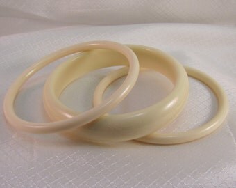 Popular items for ivory bangle on Etsy