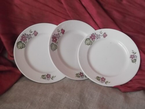 Set of 3 Vintage Plates, Soviet Plates, White, 1960’s – Haute Juice