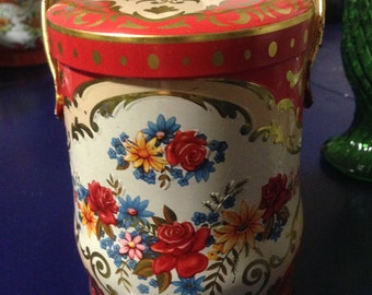 Lovely vintage floral tea tin