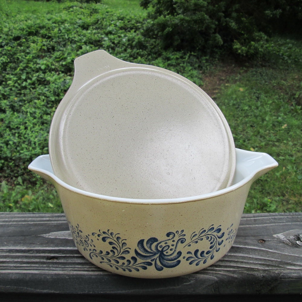 Pyrex Homestead Casserole Dish – 2 1/2 Quart Lidded – Haute Juice