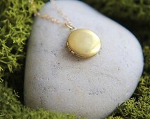 Popular items for vintage locket on Etsy