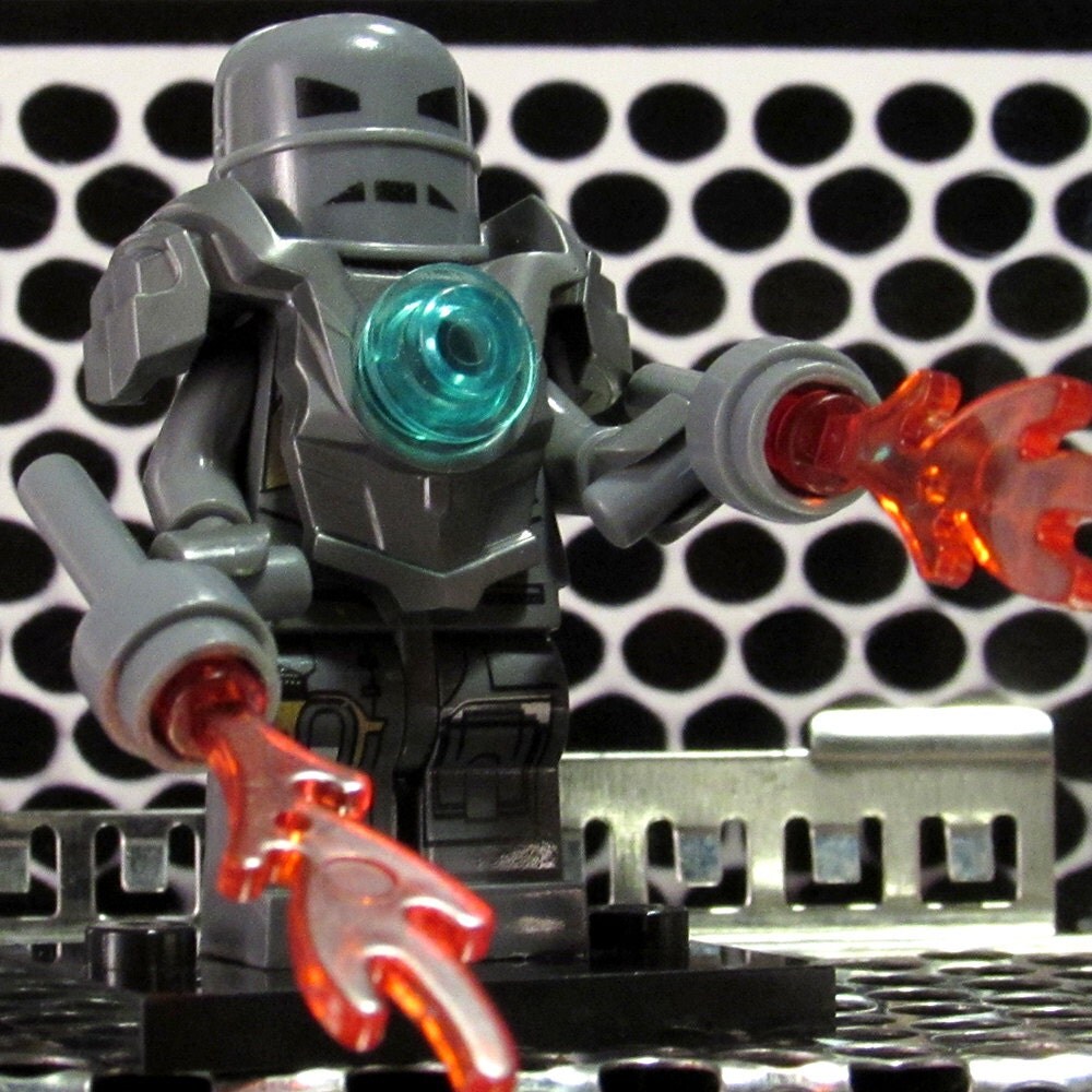 Custom IRON MAN MARK 1 Prototype Armor Suit w/Flamethrowers Mk