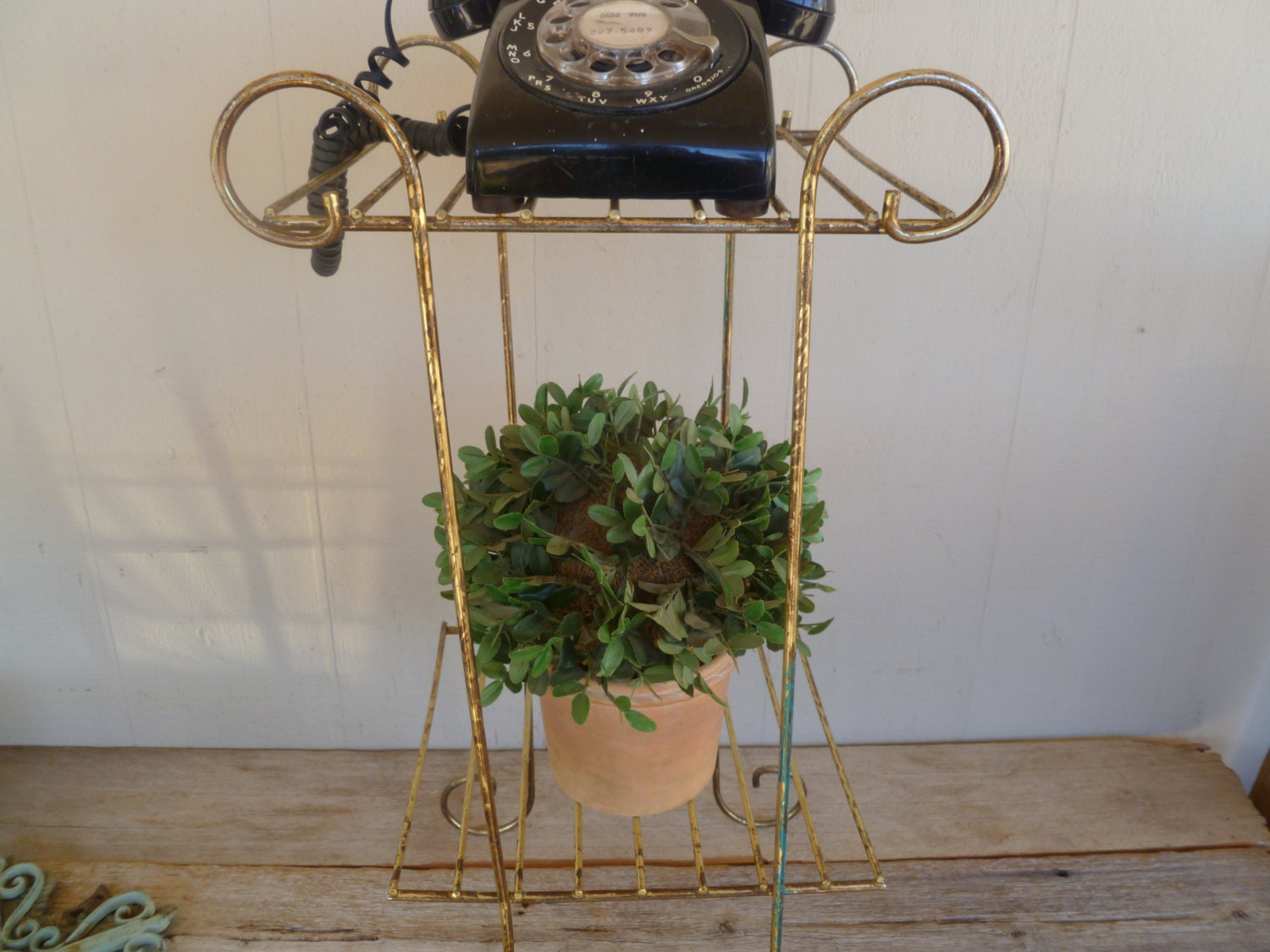 Vintage Gold Metal Phone Shelf Stand – Haute Juice