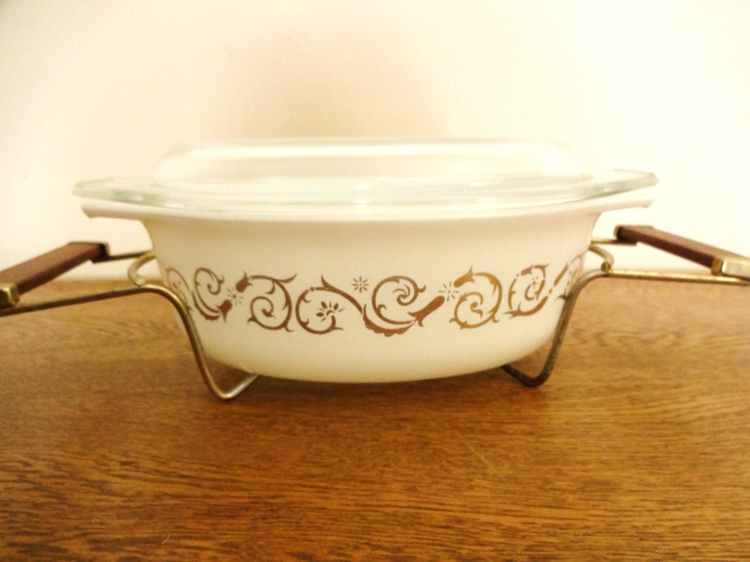 Pyrex Empire Scroll Promotional Casserole with Lid and Carrier – 1 1/2 ...