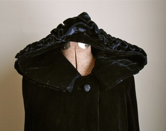 Black Velvet Hooded Cloak Cape Vintage Women’s Clothing