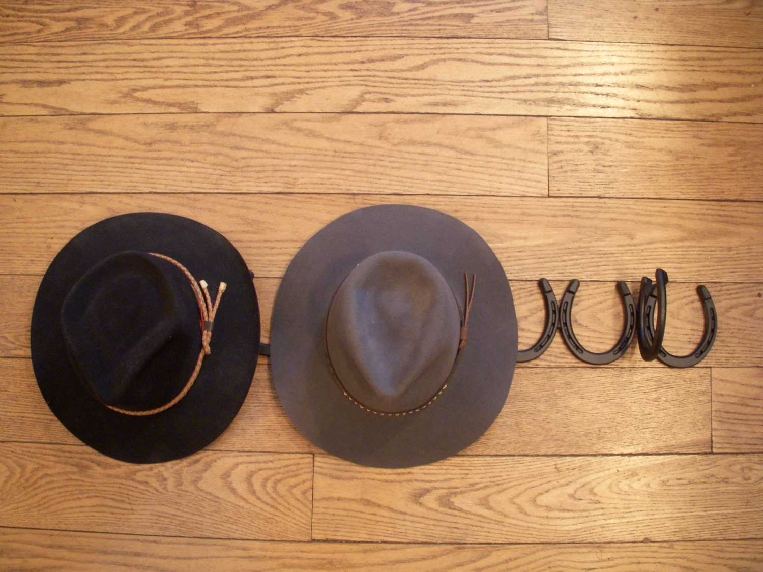 3 Hat Wall Mounted Cowboy Hat Rack