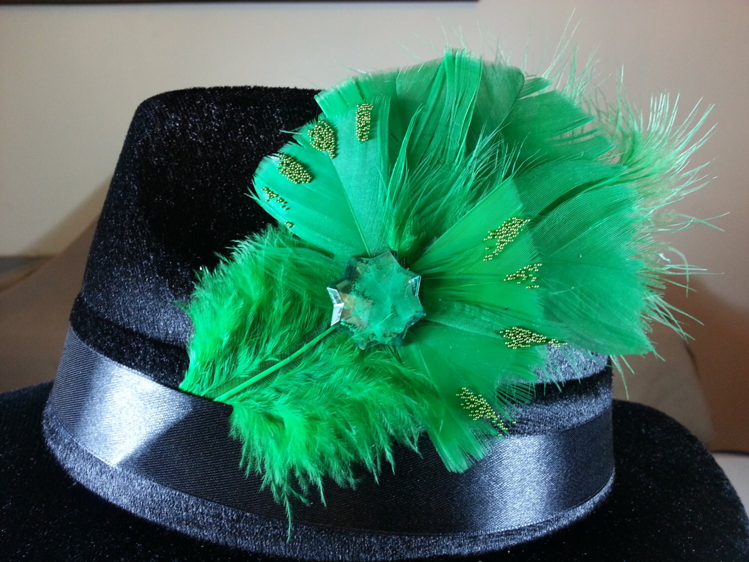Green Feather Irish Hat pin with Lucky Star