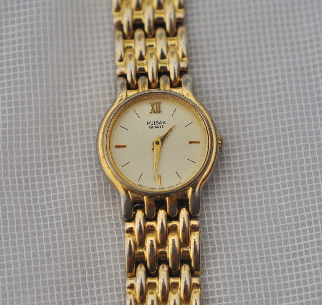 Vintage PULSAR Quartz Ladies Watch Japan V810 4410 Golden