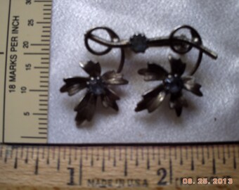 Items similar to Silver Flower Pin on Etsy