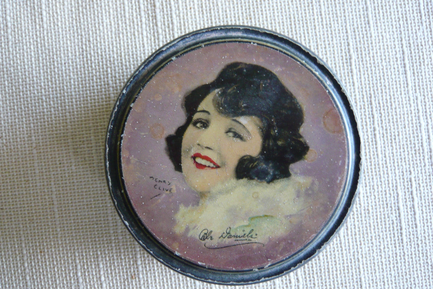 Henry Clive Bebe Daniels Collector’s Round Tin – Haute Juice