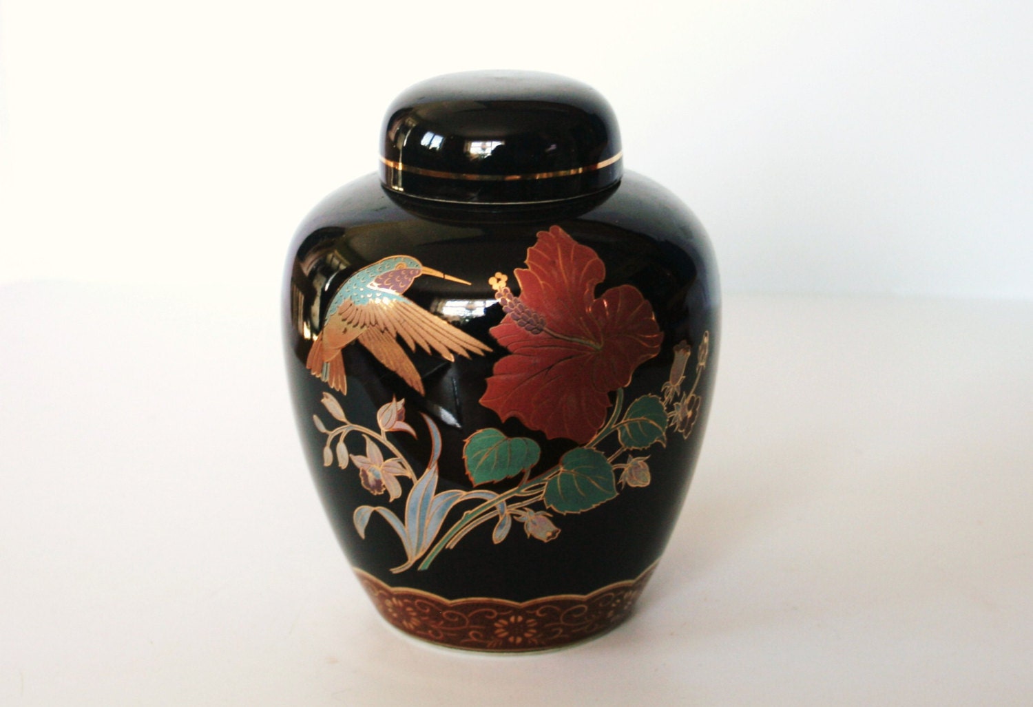 Gold Outlined Oriental China Ginger Pot With Lid Bird And