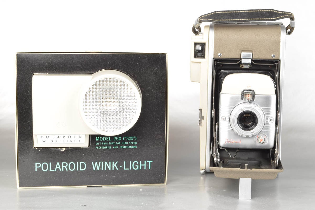 Vintage 1950s Polaroid 80A Highlander Bellows Camera with