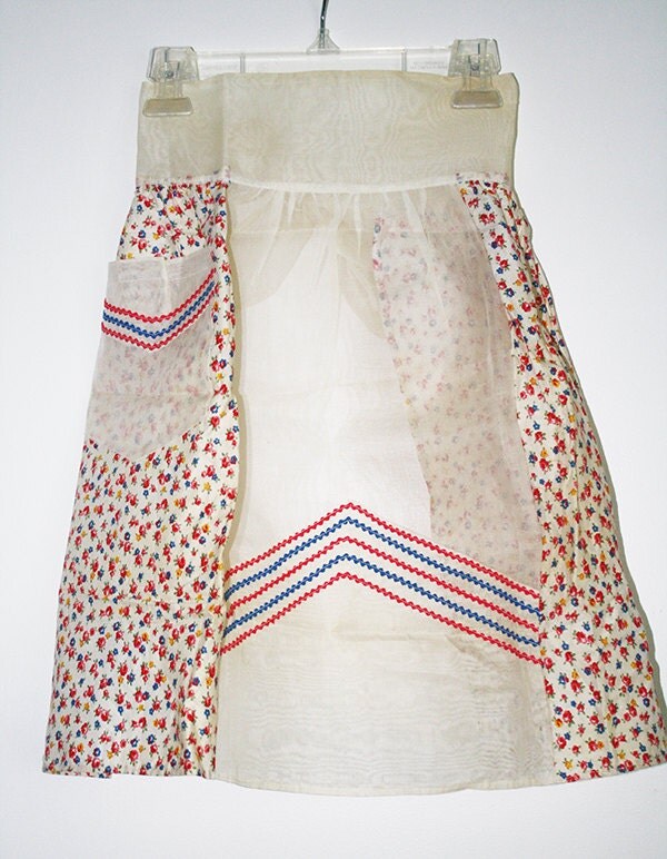 Sweet 1950s Vintage Country Style Apron with Sheer and Floral Fabric in ...