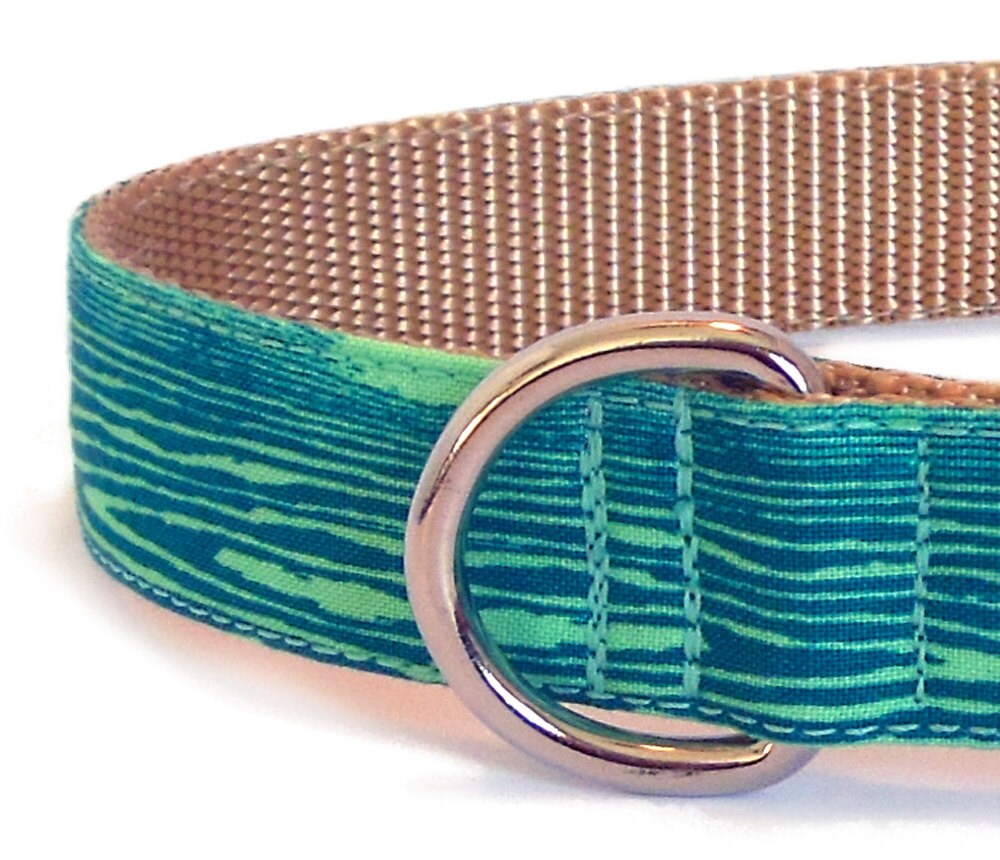 Turquoise Dog Collar in a Woodgrain Motif Modern Dog Collar