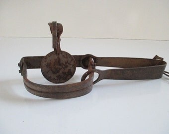 Popular items for vintage traps on Etsy