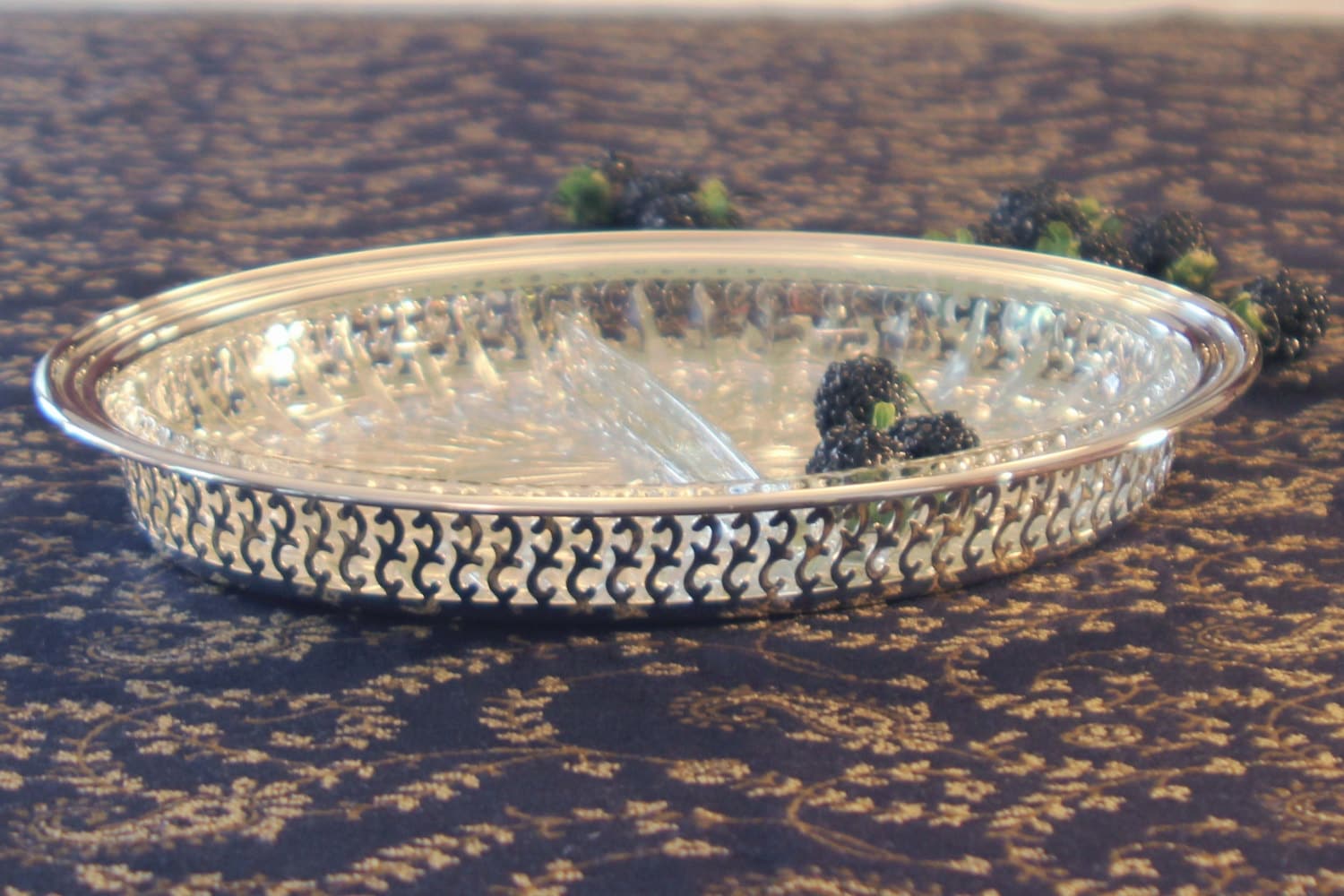 Oneida Silver Plate Gallery Tray – Divided Glass Insert – Oval Chased ...