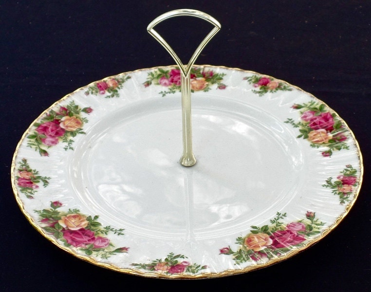 Royal Albert ‘Old Country Roses’ bone china serving plate from 1962. 10 ...