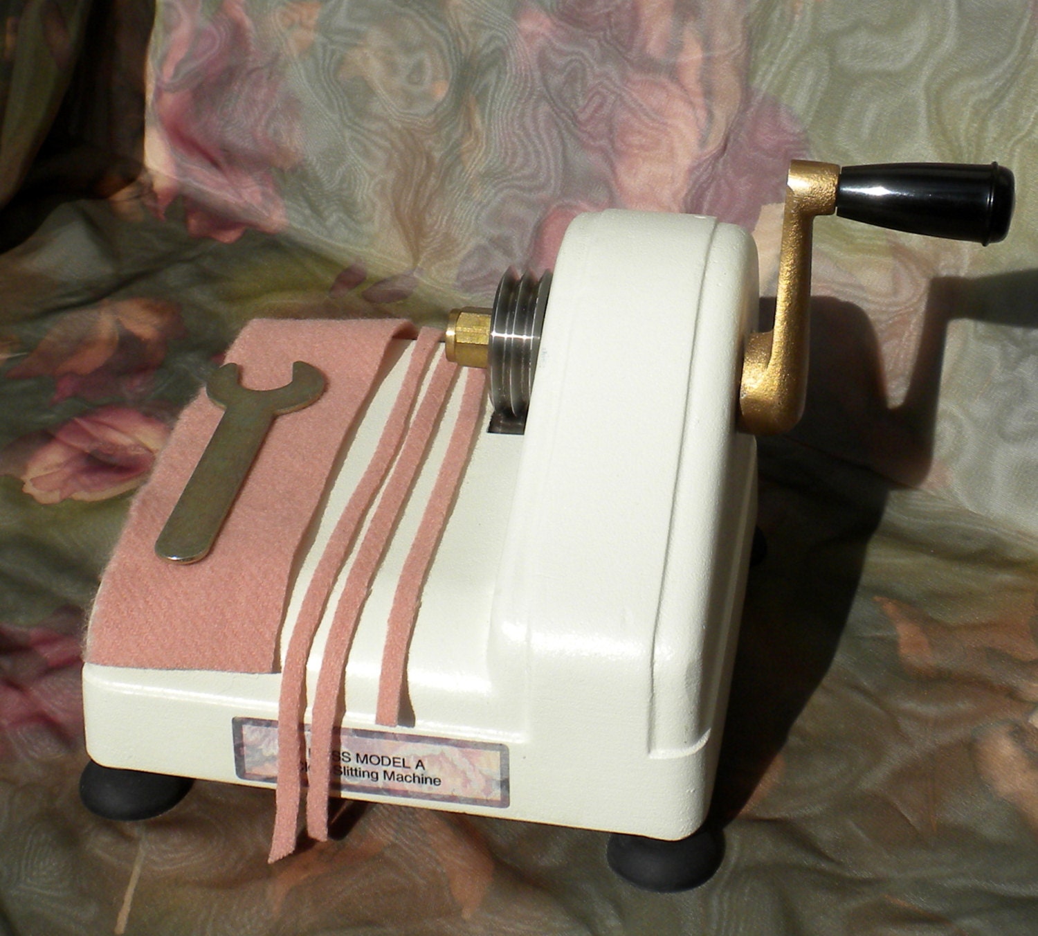 Bliss Model A Cloth Slitting Machine A Rug Hooking Cloth