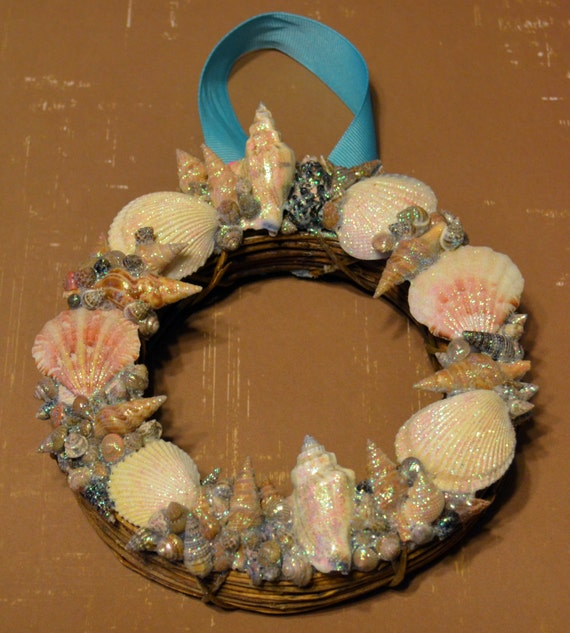 Items similar to Shell Wreath on Etsy
