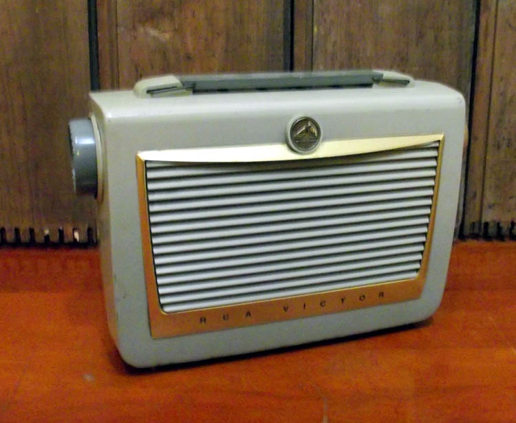 RCA Victor Portable Tube Radio 6 BX 6